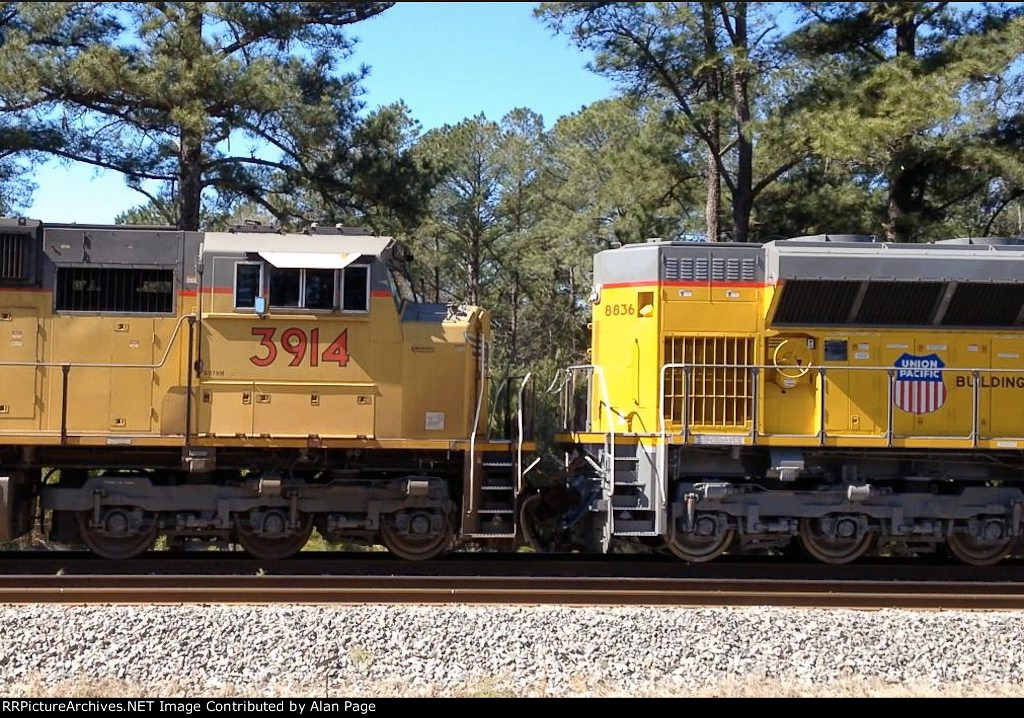 UP SD70's 8836 and 3914